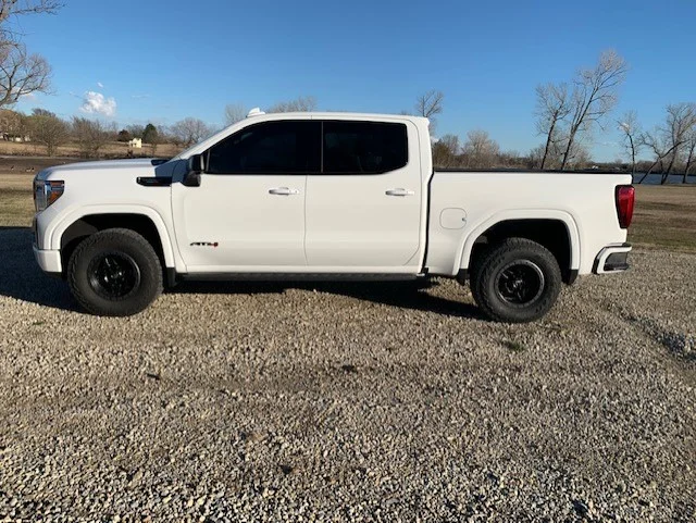 2021 GMC white Fender pic 1.jpg | GMC AT4 Forum