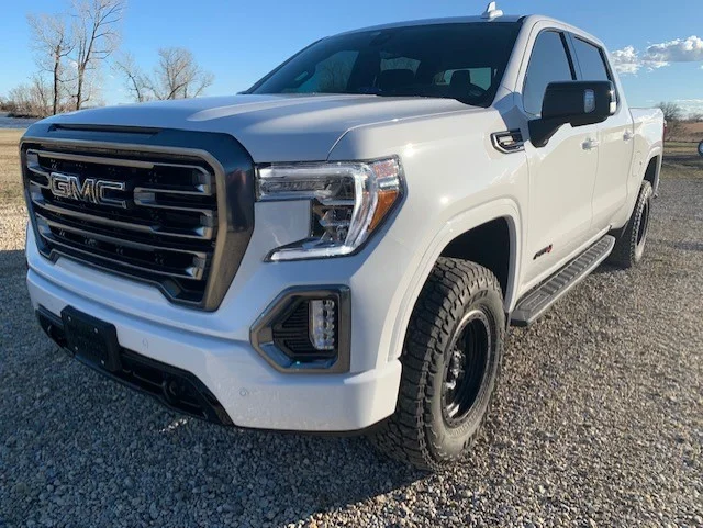 2021 GMC white Fender pic 5.jpg | GMC AT4 Forum