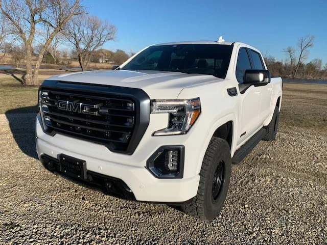 2021 GMC white Fender pic 7.jpg | GMC AT4 Forum